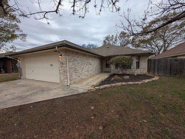 3/2/2 Close to Kraft Park & the County Line- Memorial Trail / Fridge ...
