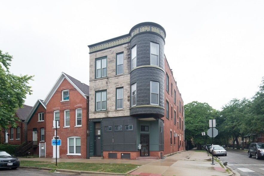 1056 N Rockwell St - 1056 N Rockwell St Chicago IL 60622 | Apartment Finder