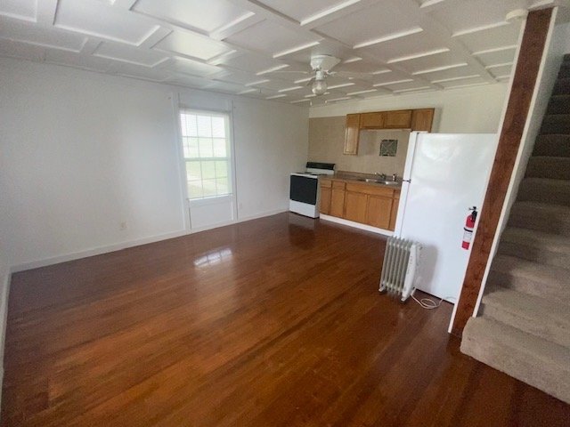 Multi-unit complex designed to look like a... - 13675 US Hwy 377 Dublin ...