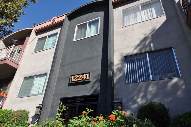 12241 - 12241 Burbank Blvd Los Angeles CA 91607 | Apartment Finder