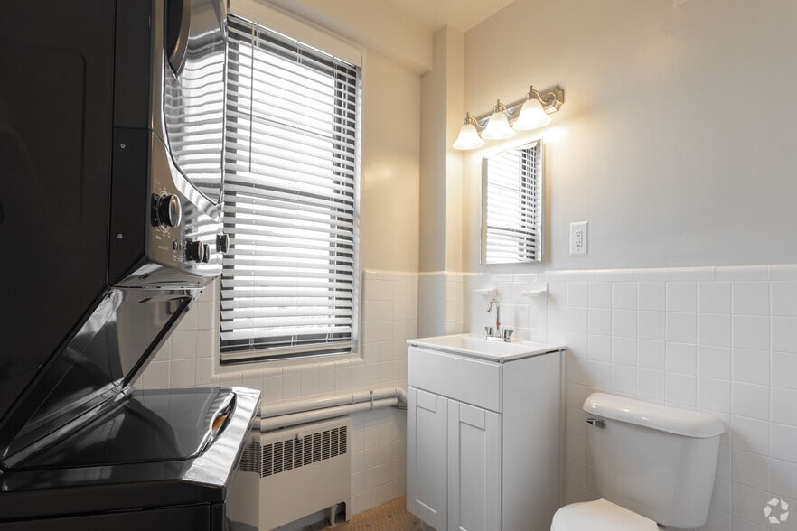 The Broadview Apartments - 105 W 39th St Baltimore MD 21210 | Apartment ...