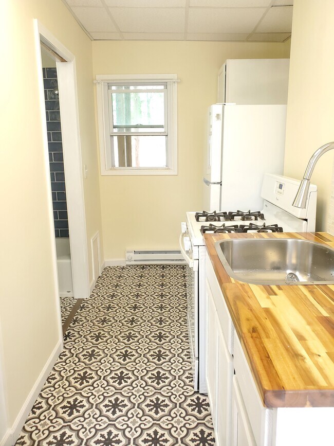 738 N Waterloo St - 738 N Waterloo St Jackson MI 49202 | Apartment Finder