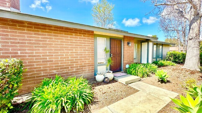 Beautifully Updated Single-story Condo in ... - 3568 Papaya Way ...