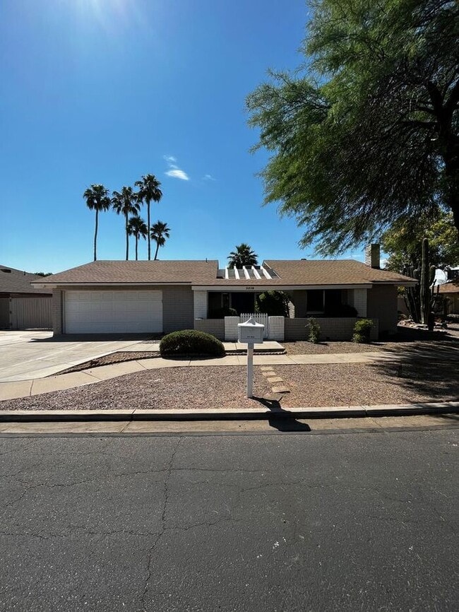 This stunning Dobson Ranch split floorplan... - 2519 S Pennington Mesa ...