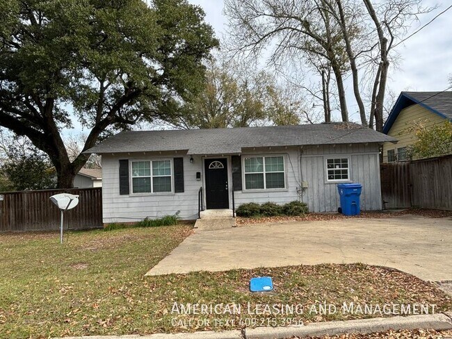 Updated 3 bed/1 bath Charmer located close... - 225 Moody St Lufkin TX ...