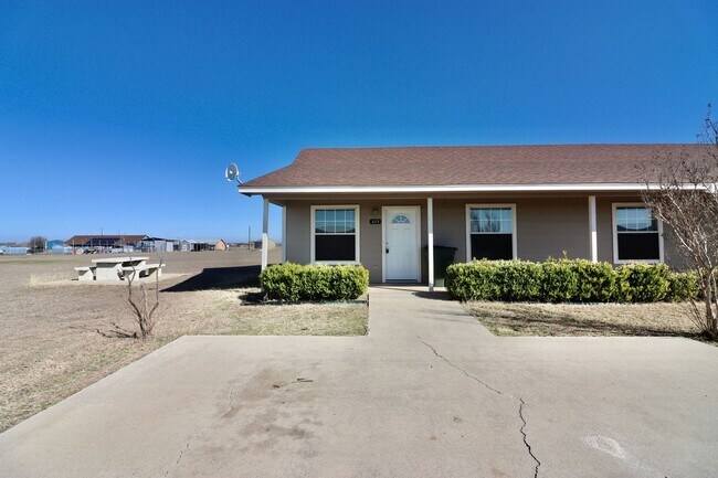 COMING SOON! FOR LEASE! Nice 3 BR - 2 BA -... - 325 S Blue Jay Ct ...