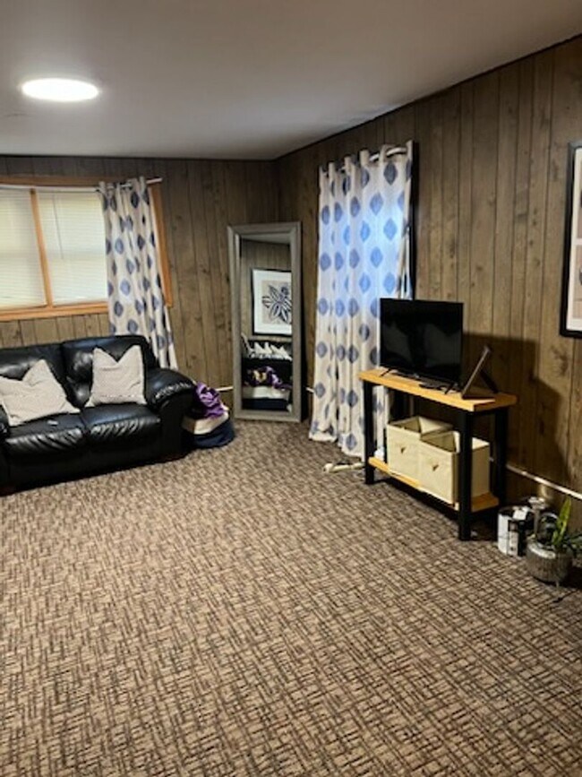 7917-19 University - 7917-7919 University Ave Cedar Falls IA 50613 ...