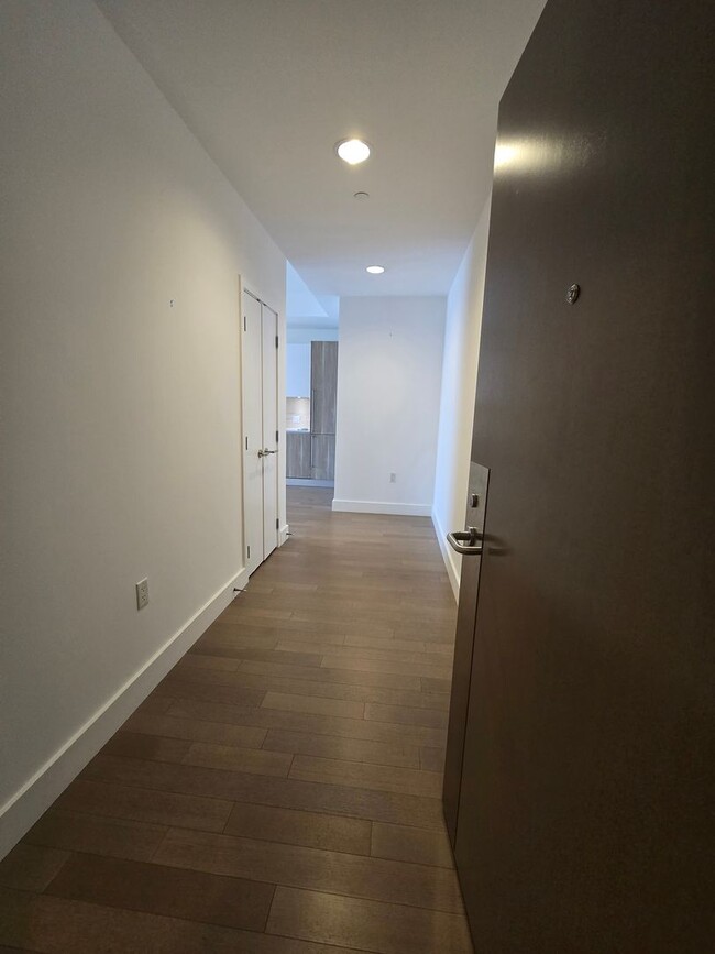 Luxury Urband Living - Top Level Linea Condo with 2 Bed / 2 Bath - 8 ...