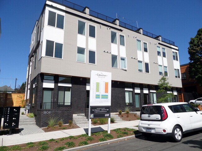 Newer & STUNNING Two Bedroom + Den Condo w... - 1808 E Spruce St ...