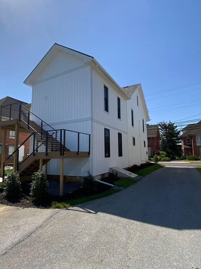 221 W Main St - 221 W Main St New Holland PA 17557 | Apartment Finder
