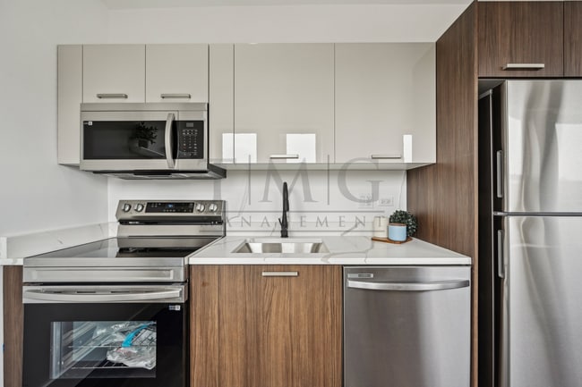 Brand New Studio with Luxe Finishes & Natural Light to Spare - 1553 W ...