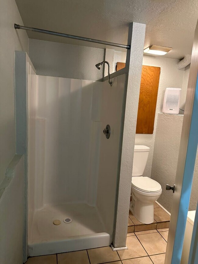 Cute Oceanside Studio with utilities inclu... - 501 San Luis Rey Dr ...