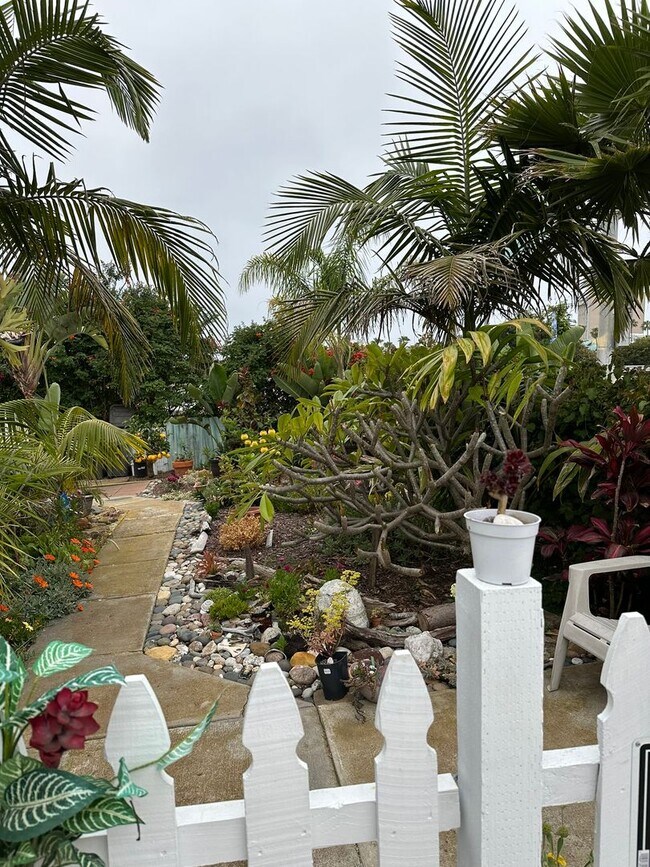 Cute Oceanside Studio with utilities inclu... - 501 San Luis Rey Dr ...