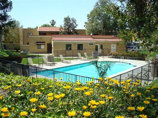 Falcon Pointe Apartments - 2934 Canyon Crest Dr Riverside CA 92507 ...