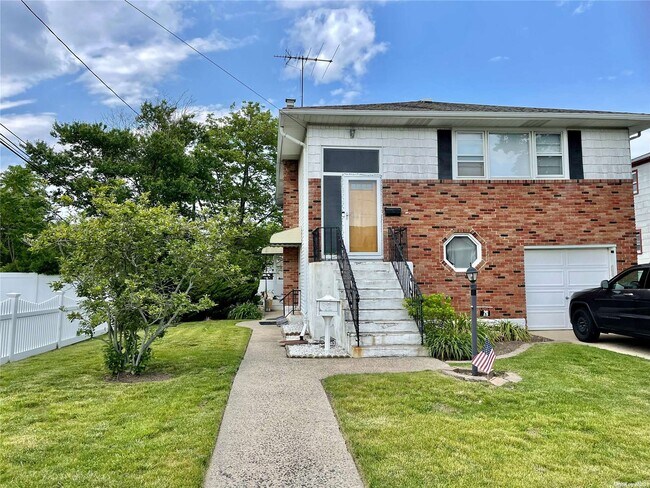 26 Lancaster Rd - 26 Lancaster Rd Island Park NY 11558 | Apartment Finder