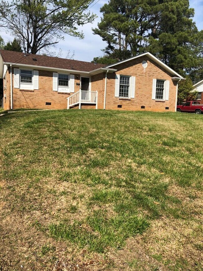 T.R. Lawing Realty Property - 1414 Grovewood Dr Charlotte NC 28208 ...