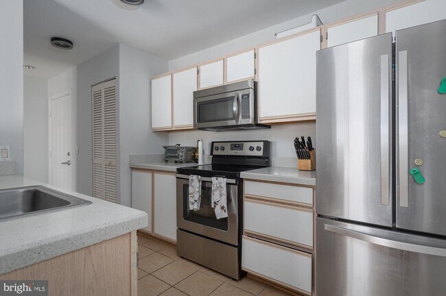 2702 Lighthouse Point E - 2702 Lighthouse Point E Baltimore MD 21224 ...