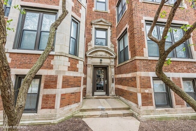 945 W Gordon Terrace - 945 W Gordon Terrace Chicago IL 60613 ...