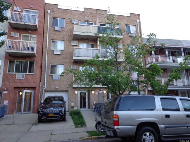 141-39 Pershing Crescent - 141-39 Pershing Crescent Queens NY 11435 ...