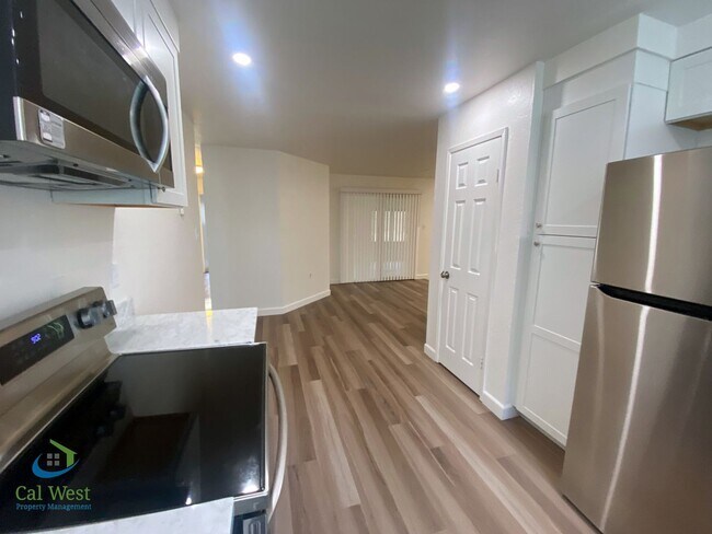 $3895-Remodeled 4 Bed, 2 Bath Home near Mo... - 2129 Amberwood Ln San ...