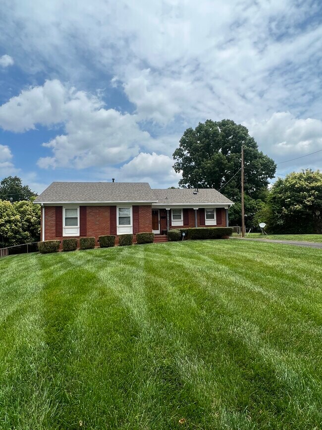 1715 Bondale Pl - 1715 Bondale Pl Charlotte NC 28216 | Apartment Finder