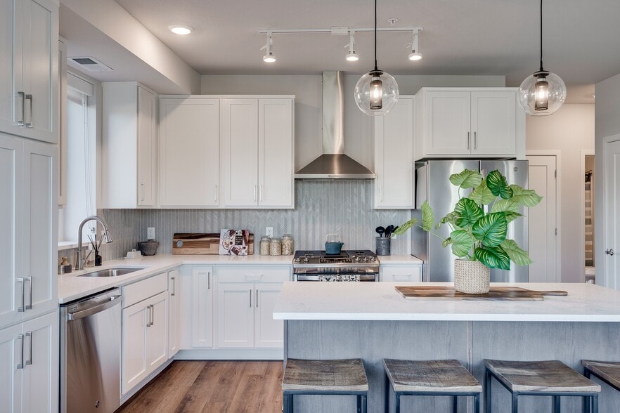 Emrik SV - 4043 Chatsworth St N Shoreview MN 55126 | Apartment Finder