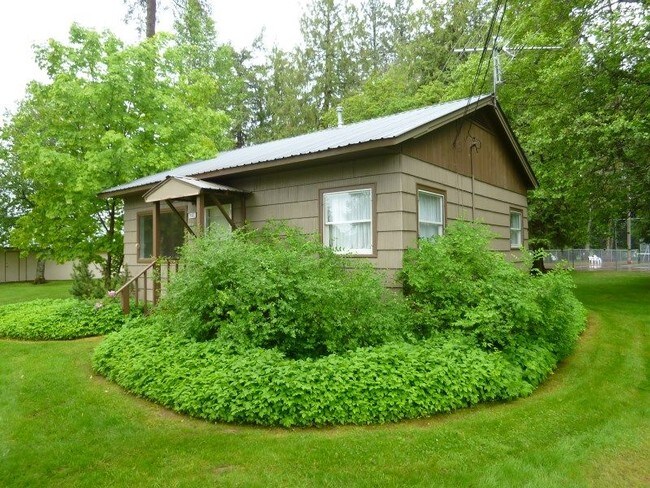 The perfect South Sandpoint Location - 901 Ontario St Sandpoint ID ...