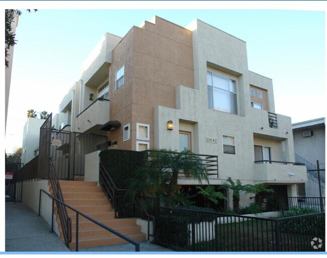 11042 Camarillo St - 11042 Camarillo St North Hollywood CA 91602 ...