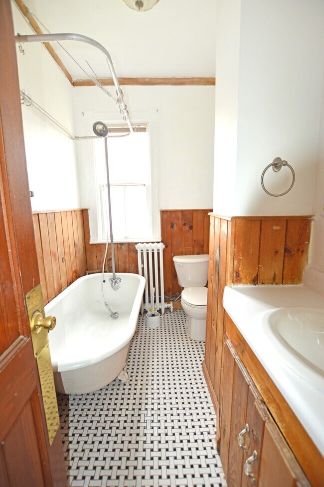 8 Dean Pl - 8 Dean Pl Poughkeepsie NY 12601 | Apartment Finder