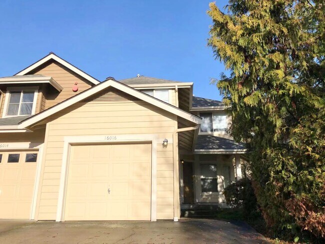 Remodeled Townhome in the Heart of Redmond... - 16016 NE 93rd Way ...