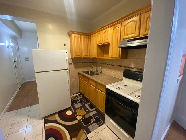 18 Metropolitan Oval - 18 Metropolitan Oval The Bronx NY 10462 ...