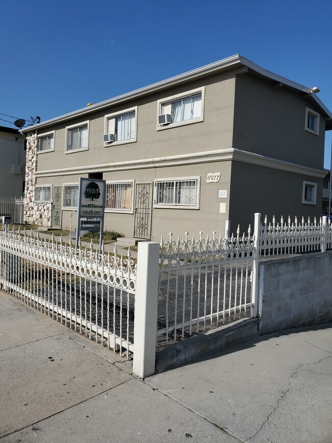11877 Grevillea Ave - 11877 Grevillea Ave Hawthorne CA 90250 ...