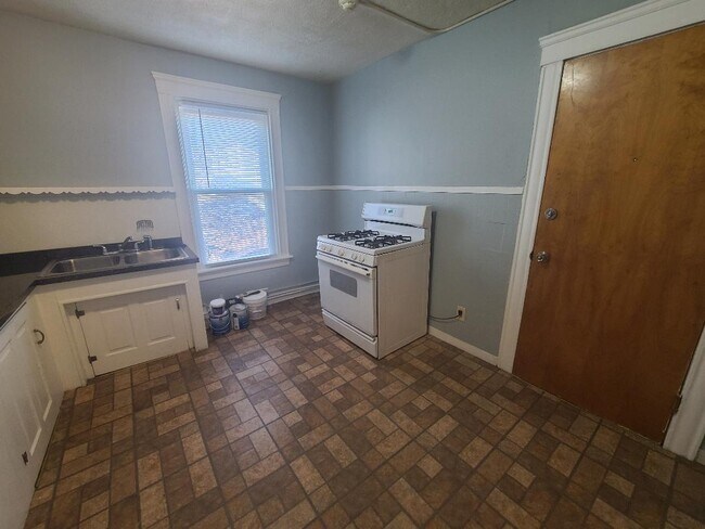 211 Cross St - 211 Cross St Central Falls RI 02863 | Apartment Finder