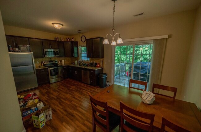2009 Lakeside Dr - 2009 Lakeside Dr Lynchburg VA 24501 | Apartment Finder