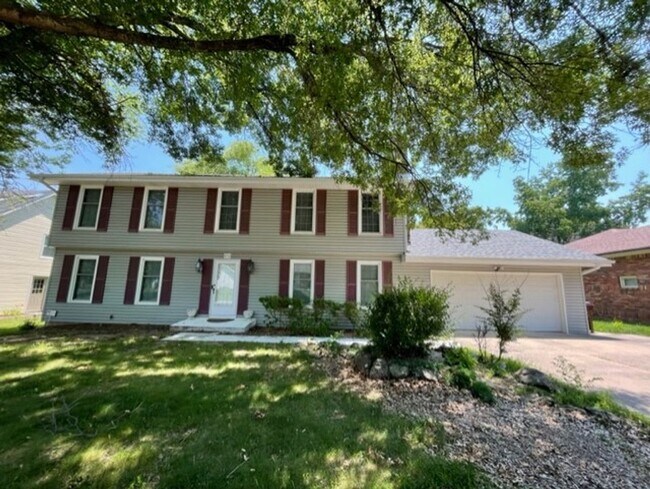 ASK ABOUT OUR MOVE IN SPECIAL!!! CHEROK... - 834 E Manchester Dr ...
