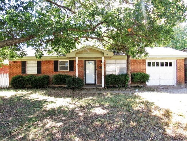 Charming Cute Home Near OU Campus! - 1214 Beaumont St Norman OK 73071 ...