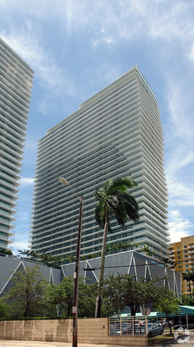 Axis - 1111 SW 1st Ave Miami FL 33130 | Apartment Finder