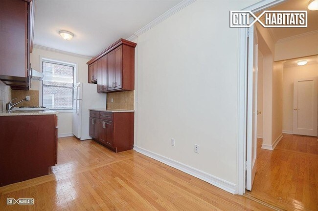 30-35 College Point Blvd - 30-35 College Point Blvd Queens NY 11354 ...