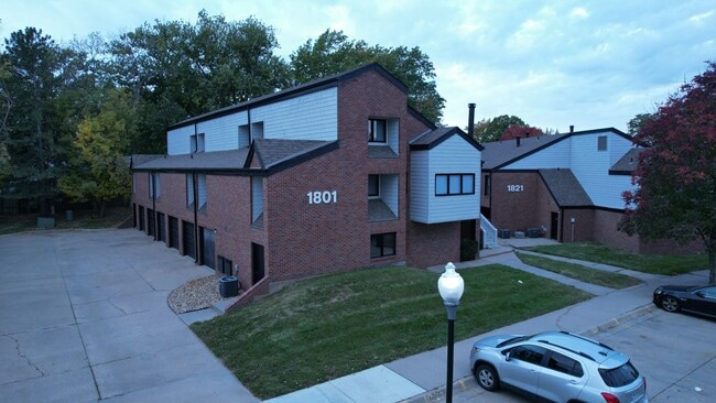 Luxurious 2-Bedroom Apartments with Modern Flair and Parkside Living ...