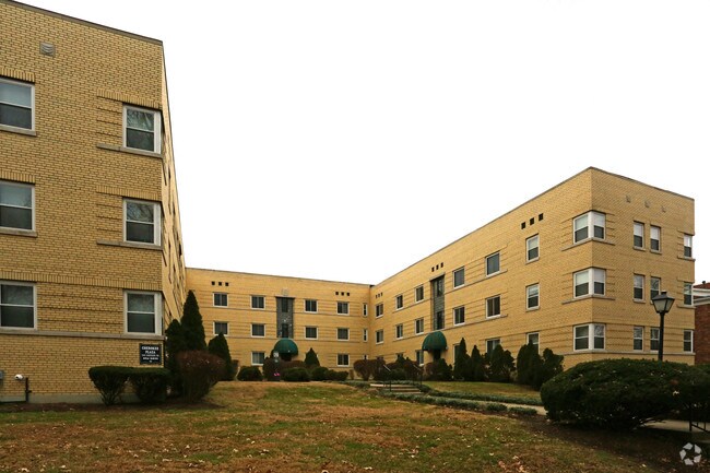 Cherokee Plaza - 1510 Cherokee Rd Louisville KY 40205 | Apartment Finder
