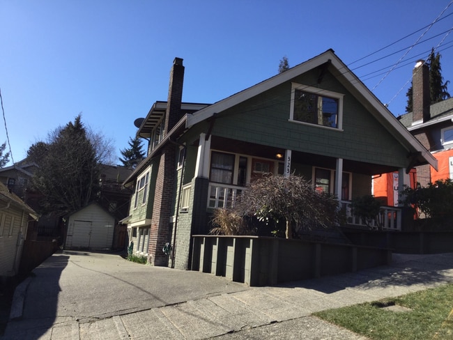 Updated Craftsman Home Near Greenlake! Own... - 323 NE 55th St Seattle ...
