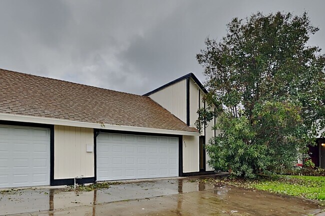 Spacious Halfplex in Florin's Duplex Village - 7339 Sakura Ct ...