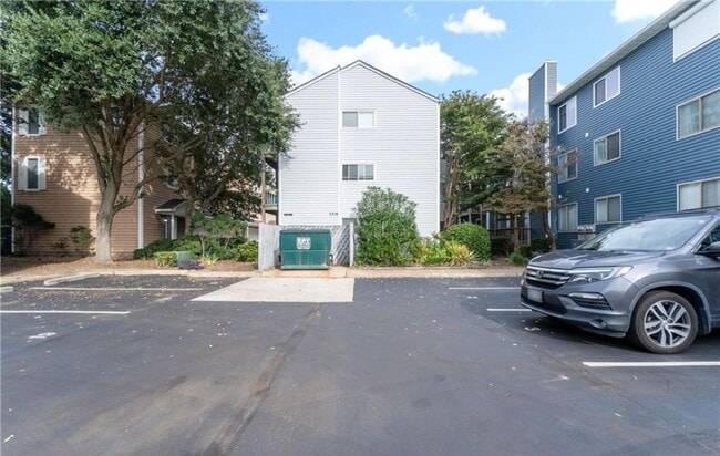 Beautiful 2 Bedroom 2 Bath Condo Short Distance to Chesapeake Bay ...