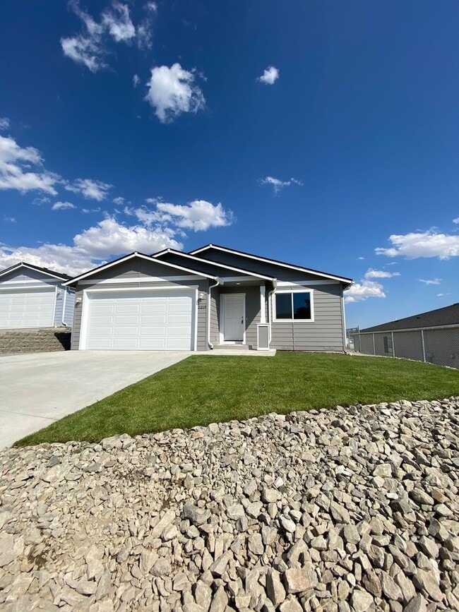 Charming Brand New Three Bedrooms & Two Ba... - 2219 SE Marlette Rd ...