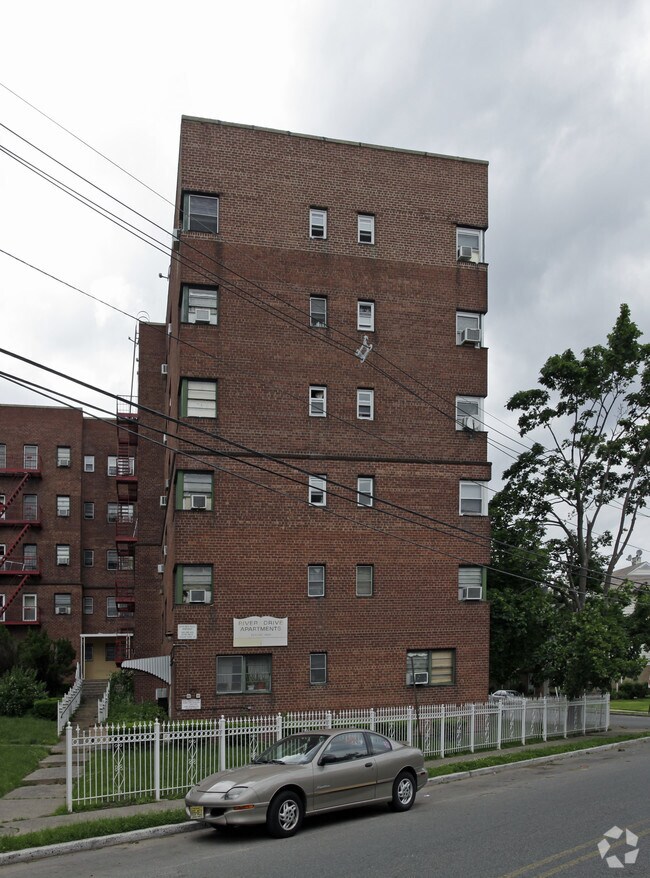 225 River Dr Passaic Nj 07055