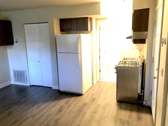 936 W Rollins Rd - 936 W Rollins Rd Round Lake Heights IL 60073 ...
