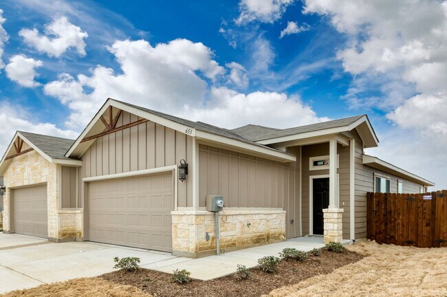 AVAILABLE NOW! GORGEOUS 3 BEDROOM DUPLEX L... - 653 Fallow Dr Venus TX ...