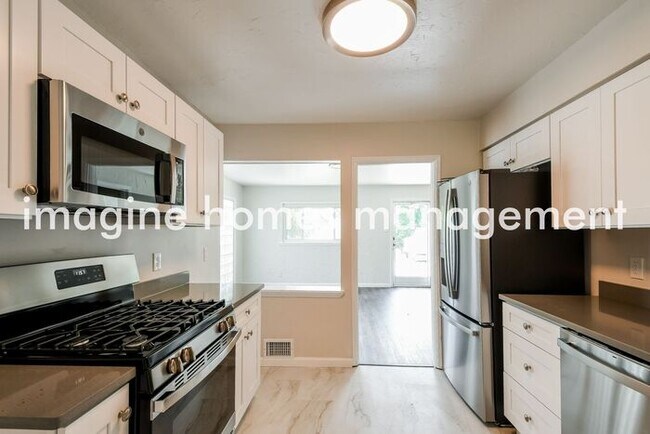 853 Liggett Ave - 853 Liggett Ave St. Louis MO 63126 | Apartment Finder