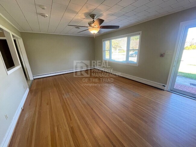 Classic Brick 3bd/2ba One level Brick Ranc... - 4609 McKnight Mill Rd ...