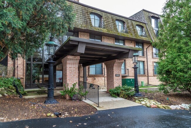 600 W Russell St - 600 W Russell St Barrington IL 60010 | Apartment Finder